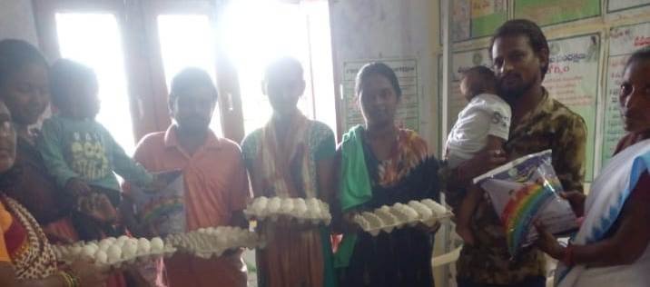 Anganwadi teacher Sujata: పుట్టిన బిడ్డకు ముర్రు పాలు తాగించాలి ...